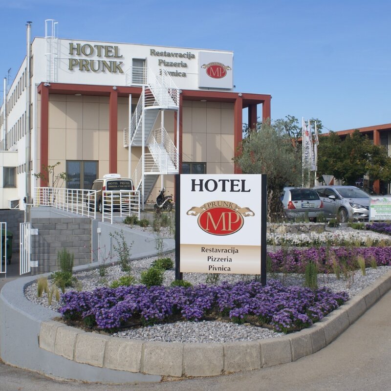 Where to Stay - Prunk Hotel & Restaurant